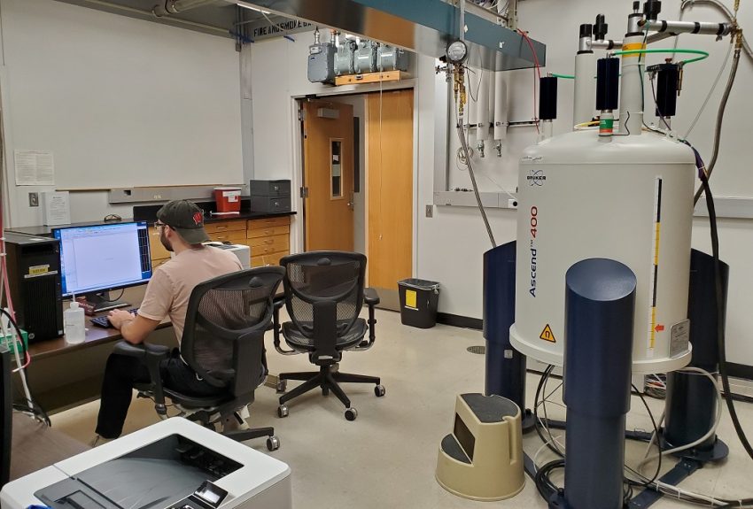 Bruker 400 MHz (b400) – Center for Nuclear Magnetic Resonance Spectroscopy